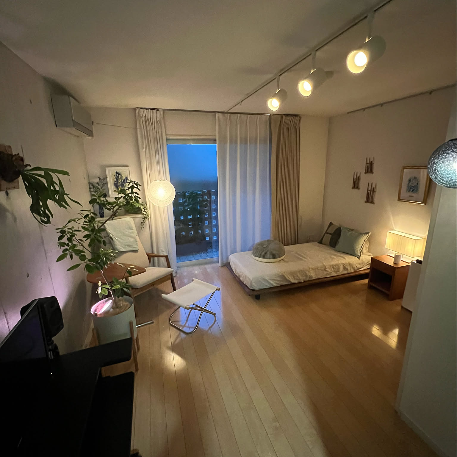 部屋全体/テーブル/おうち時間/シンプル/フローリング...などのインテリア実例 - 2022-08-20 21:00:11 ｜ RoomClip（ルームクリップ） | RoomClip ...