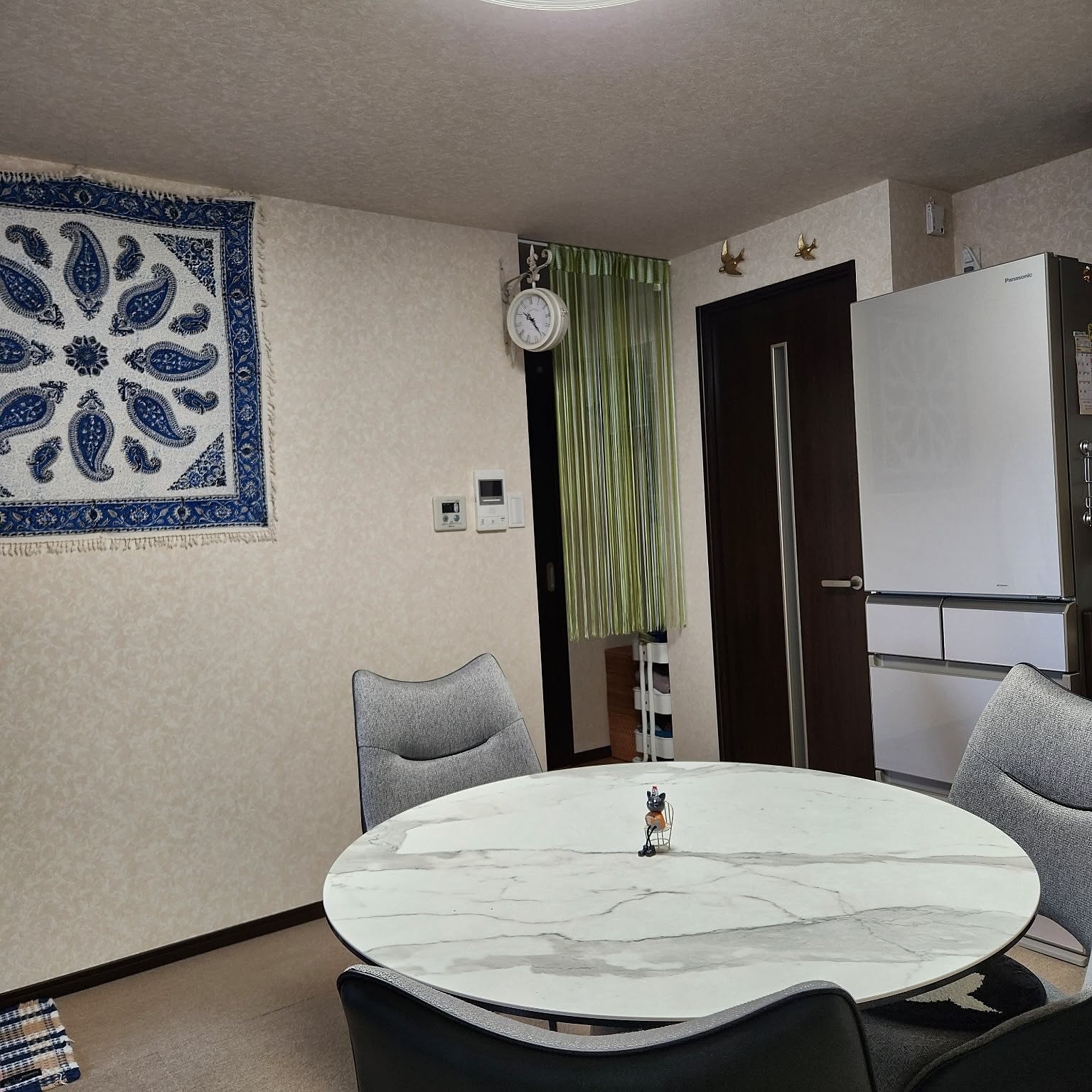 机/ハロウィン/円卓ダイニングテーブル/セラミックトップテーブル/100均の黒猫ちゃん...などのインテリア実例 - 2024-09-23 10:34:24 ｜ RoomClip（ルーム ...