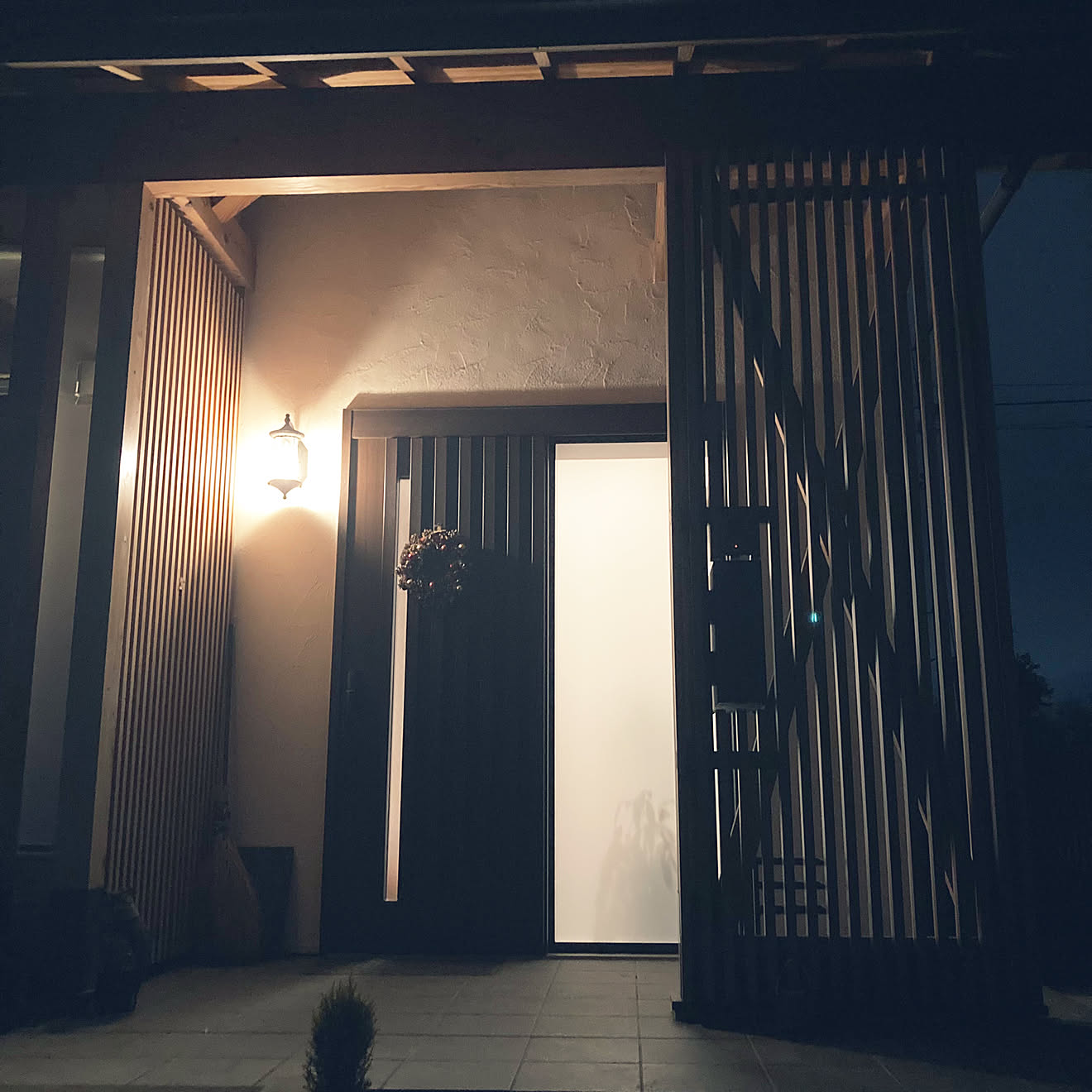 壁/天井/タカショー ソーラーライト/温室/YKK AP/袖付き玄関ドア...などのインテリア実例 - 2024-02-12 11:52:28 ｜ RoomClip（ルームクリップ）