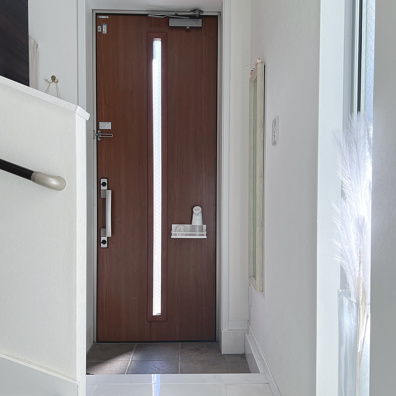 アルコールディスペンサー/YKK玄関ドア/十人十家/ホワイトインテリア/ダイソー...などのインテリア実例 - 2022-11-16 09:23:19 ｜ RoomClip（ルームクリップ ...