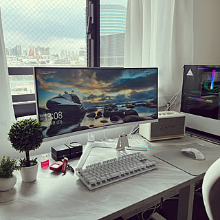 白 ゲーミング部屋のインテリア実例 ｜ RoomClip（ルームクリップ）