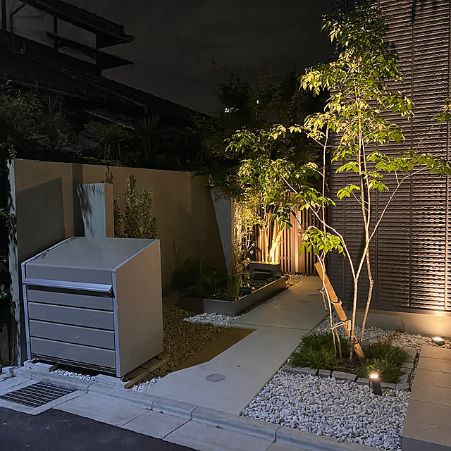 【写真付きレビュー】【イナバ物置】ダストボックスミニ DBN-106Mメッシュ床タイプ【ゴミ保管庫】【45Lゴミ袋×9袋相当】【屋外】の通販商品&口コミ情報 | RoomClipショッピング