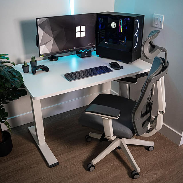 【写真付きレビュー】スタンディングデスク FlexiSpot E7 天板140*70cm 昇降デスク 電動 メモリー機能 昇降式テーブル ホワイト 電動昇降デスク パソコンデスク 140cm ...