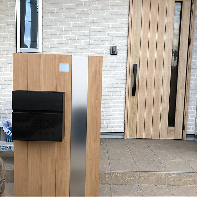 【写真付きレビュー】門柱 機能門柱 YKKap ルシアス ウォールSD01型 ナチュラルLタイプ 演出照明タイプ 前入れ前出し YKK UYA-SD01 機能ポール T10型ポスト（木調色 ...