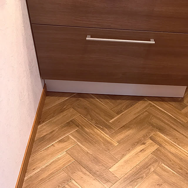 【写真付きレビュー】サンゲツ クッションフロア 切売り 約182cm幅 (1mあたり) HM10041 (R) ヘリンボーン リノベーションシート リメイクシート 半額以下 引っ越し 新生活の ...