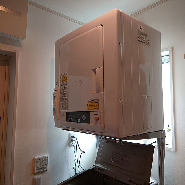 【写真付きレビュー】日立グローバルライフソリューションズ 日立｜HITACHI 乾燥機スタンド 「ぴったりスタンド」（直付け方式） DES-P32-S シルバーグレー[DESP32]の通販商品 ...