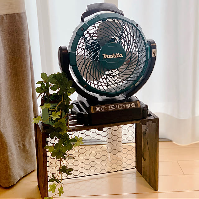 【写真付きレビュー】【正規店】 マキタ makita 扇風機 充電式ファン CF102DZ 14.4V/18V リチウムイオンバッテリ使用 サーキュレーター 本体のみバッテリ別売 (snow ...