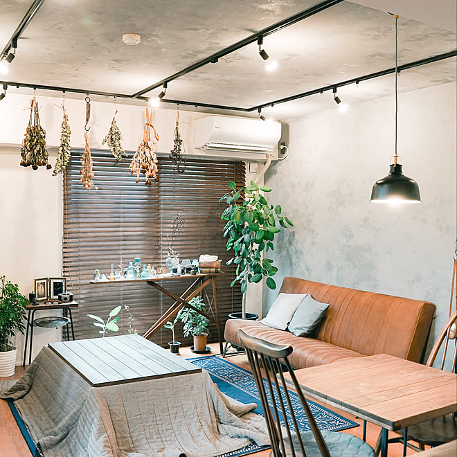 ダイニングテーブル/アーコール チェア/四天王寺骨董市/塗装/花のある暮らし...などのインテリア実例 - 2020-04-27 14:54:00 ｜ RoomClip（ルームクリップ）