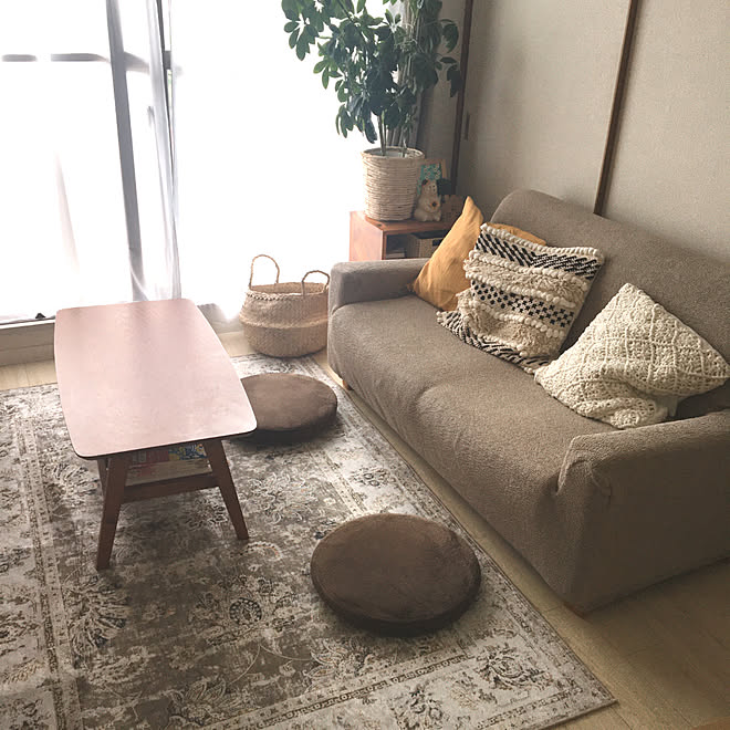 ペルシャ絨毯風ラグ/ラグマット/ニトリのクッションカバー/夏の模様替え/ソファ...などのインテリア実例 - 2022-07-09 08:38 ...