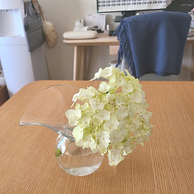 机/はなのある暮らし/青山フラワーマーケット/花瓶のインテリア実例 - 2021-12-05 16:01:03 ｜ RoomClip（ルームクリップ）