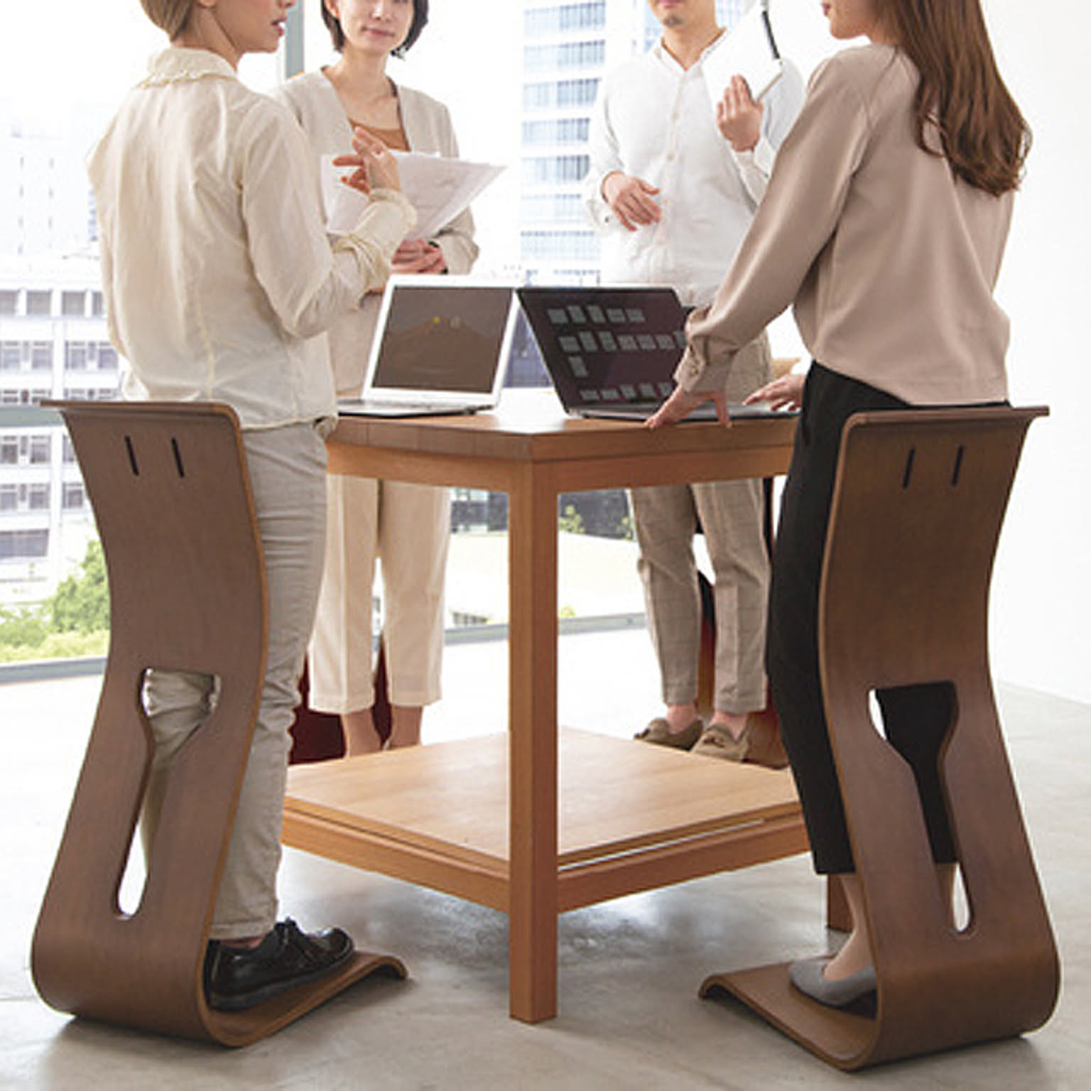 PROIDEA スタンディングチェア ブラウン - 通販 | 家具とインテリアの通販【RoomClipショッピング】