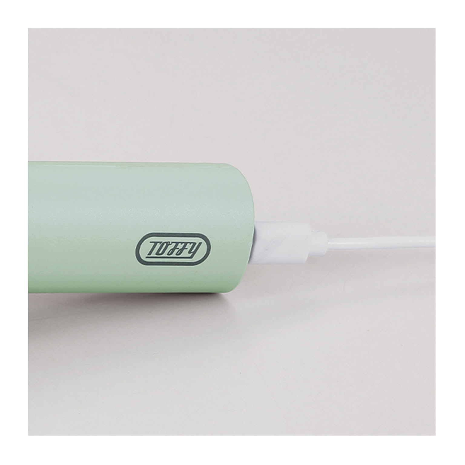 トフィー 扇風機 ミニファン FN14 Toffy アロマハンディファンミニ ハンディ 3WAY 携帯 小型 コンパクト USB 充電式 ポータブル扇風機 おしゃれ シンプル 6ヶ月保証 ...