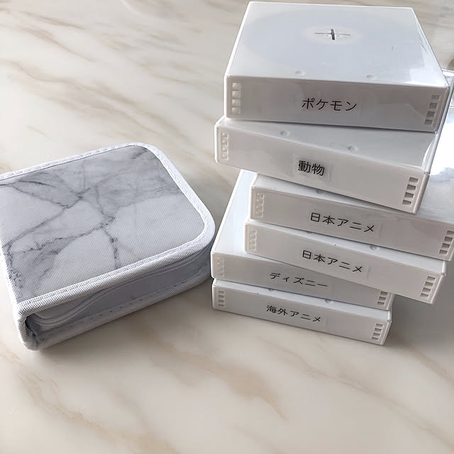 DVDの収納アイデア27選！省スペースな方法や大容量の収納実例など | RoomClip mag | 暮らしとインテリアのwebマガジン